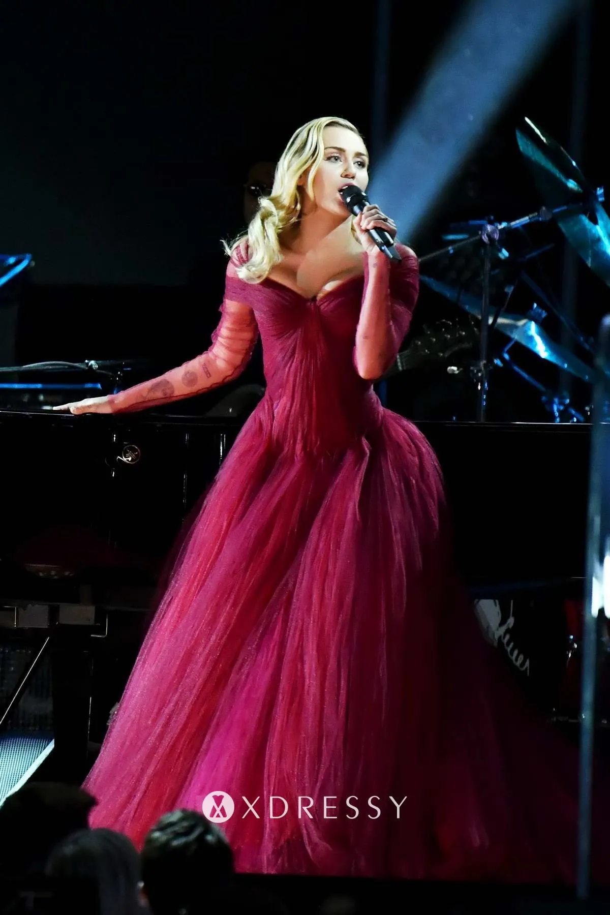 Miley Cyrus Pleated Wine Tulle Sleeved Prom Dress - Xdressy